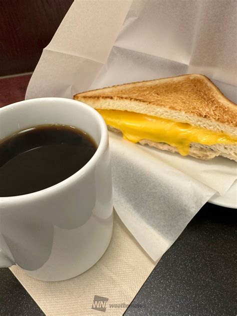 とろ〜りとろけるチーズとツナのホットサン 東京都品川区 ら〜しょん ウェザーニュース
