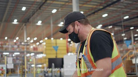 Meet Daniel Amazon Australias Packing Assistant Youtube