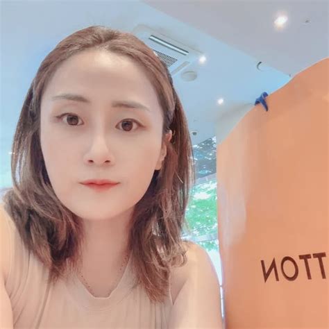 아 그얘길 안햇네요 저희 애들 둘다 서로 너무 사랑합니다 남편과 항상 얘기해오 둘째 낳길 진짜 잘햇다 가끔 힘들어서 내가 뭐하러 애를 둘이나 낳앗지 하고 생각하지만 매일매일