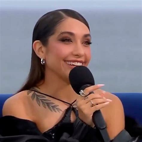 Los Looks De Pampita Para Disfrutar De Las Playas En Brasil Bikinis Coloridas Kimonos Y