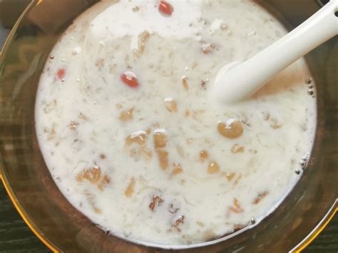 【桃胶雪燕银耳羹 简单的做法步骤图】曾歪歪学做饭下厨房