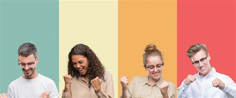 화려한 배경 위에 고립 된 사람들의 그룹의 콜라주 매우 행복 하 고 팔을 제기와 승자 제스처를 하 고 흥분 미소와 성공을 위해 비명 축 하 개념입니다 명랑한에 대한 스톡