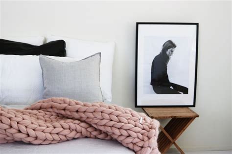N I C K E L N C O Oversize Knitt Woollen Throw In Musc