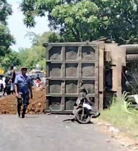 Ditabrak Dump Truk Proyek Tol Probowangi Pps Di Probolinggo Tewas