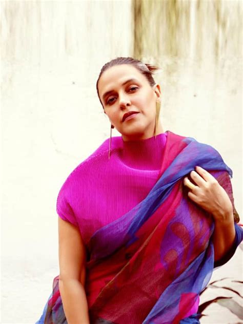 नेहा धुपियाचा हटके ब्लाऊज