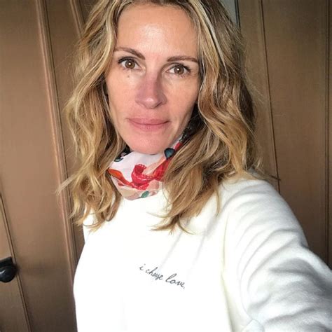 Julia Roberts Goes For A Walk Without Any Makeup