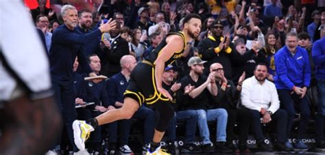Curry Bate El Récord Histórico De Triples Anotados Y Los Warriors Tiran