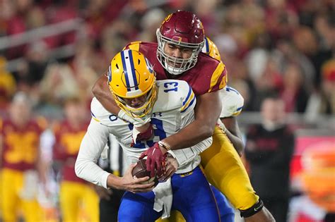 Chargers News Bolts Draft Versatile Usc Dl Tuli Tuipulotu In Espn Mock