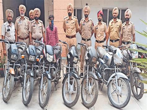 वाहन चोर गिरोह के 4 सदस्य गिरफ्तार 7 बाइकें और चोरी की 8 कारों के