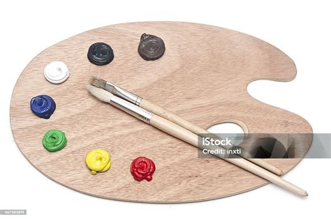 압살했다 아티스트 팔레트 적재 다양한 색상 페인트 및 브러시 0명에 대한 스톡 사진 및 기타 이미지 0명 구아슈 노랑