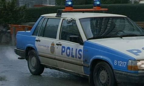 IMCDb org 1990 Volvo 740 GLT 16 Valve Polis 744 in Jakten på en