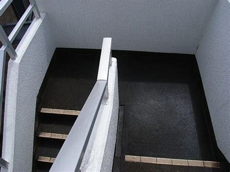 マンションの廊下や階段ならびに踊場に長尺シートタキステップを貼る工事例 ブログ