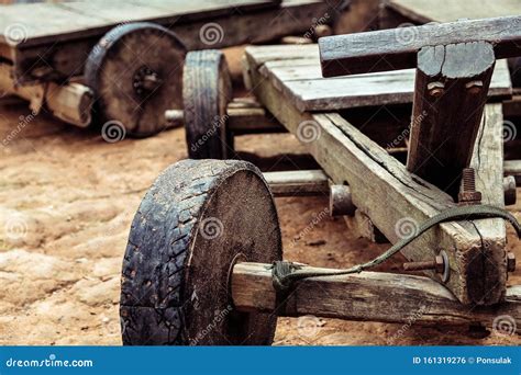 Chariot en bois vintage photo stock Image du antiquité