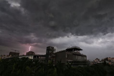 下班小心！雷陣雨多點開花 14縣市豪大雨特報 Yahoo奇摩時尚美妝