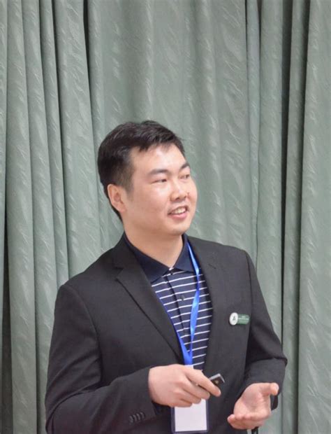 湖北大学首届国际青年学者沙湖论坛物理与电子科学学院分论坛圆满举办 湖北大学物理学院