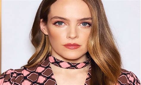 ФОТО Внуката на Елвис Присли позира сосема гола Iportal