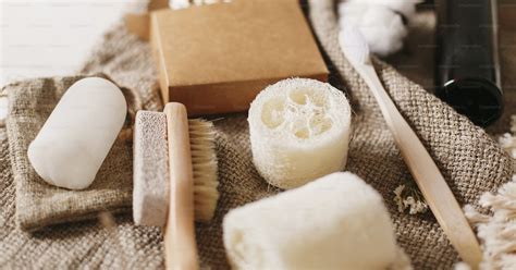 제로 웨이스트 개념 지속 가능한 라이프스타일 플라스틱 무료 천연 에코 대나무 칫솔 코코넛 비누 수제 샴푸 크리스탈