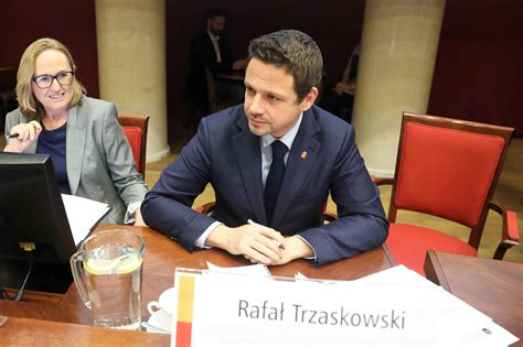 Rafał Trzaskowski Nie będę zapraszał księży na uroczystości miejskie Polityka Newsweek pl
