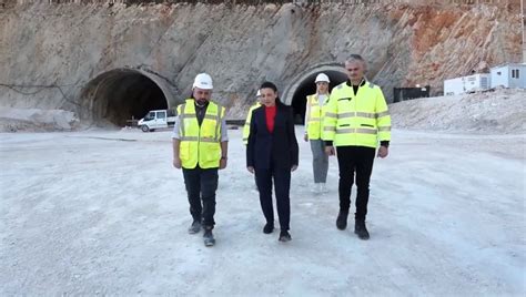 Balluku Automjetet E Rënda Sdo Lejohen Të Kalojnë Në Tunel