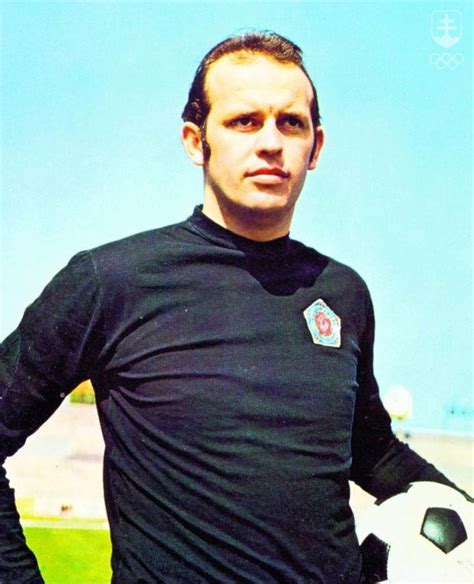 Futbalový Rytier Alexander Vencel Jediné Vylúčenie V Kariére Aj To Bez Trestu Slovenský