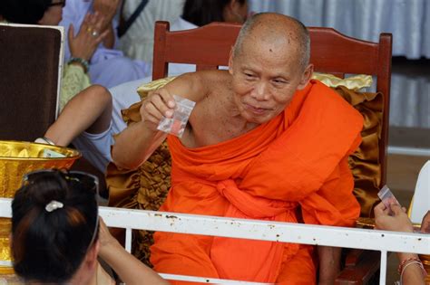 พระคาถา เบิกหู ที่เดชพระคุณองค์หลวงปู่กวยมอบให้ครูผาด ตั้ง นะโม ๓ •สัท