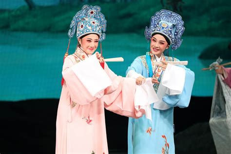 观众包车追好戏上海越剧院福建巡演多场售罄