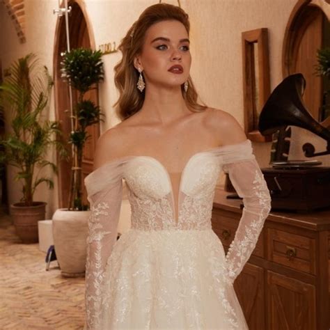 Yasemin Şefkatli Gelinlik Modelleri ve Benzer Tasarımlar