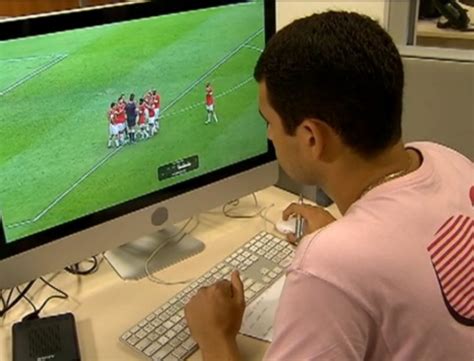 TV faz leitura labial do juiz e mostra detalhes da confusão entre Inter e Palmeiras UOL Esporte
