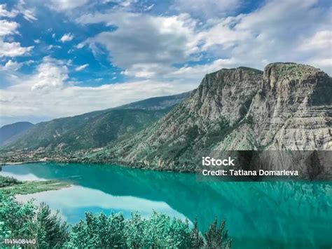 프랑스 알프스의 푸른 호수 부드러운 물에 산의 반사 하늘의 구름 Hdr 효과 산에 대한 스톡 사진 및 기타 이미지 산 유럽