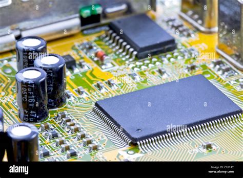 Single Chip Solution To Digitize And Decode Video And Capture It Through The Pci Bus Stock