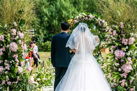 男子同时与两名女子举办婚礼算重婚吗 知乎