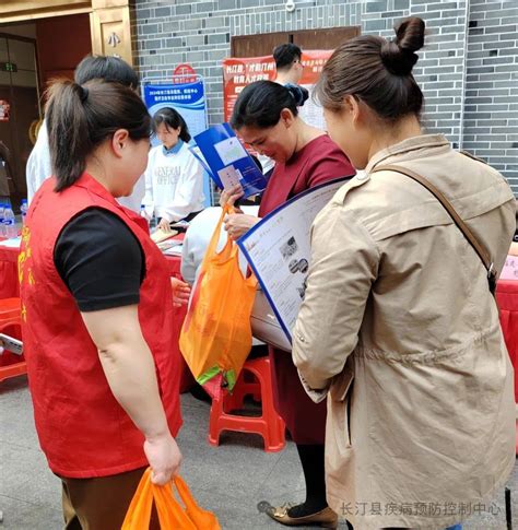 长汀县疾控中心组织开展“春暖农民工，疾控送健康”志愿服务活动宣传防护防控