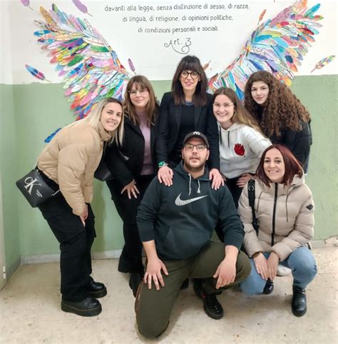 Paliano 8 Marzo Il Vicesindaco Valentina Adiutori Consegna Il Libro