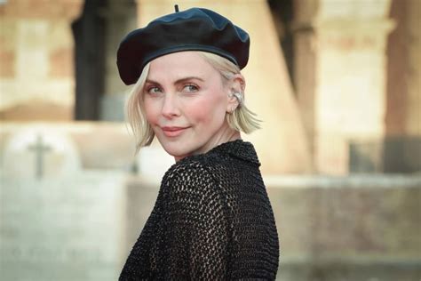 Cuerpo De Charlize Theron Chi è Charlize Theron La Bio In Un Minuto