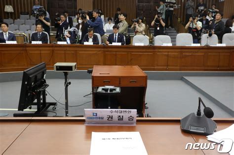 확대간부회의 불참한 권칠승 수석대변인 네이트 뉴스