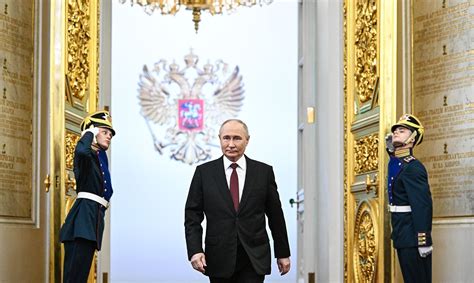 Путин наконец вышел к журналистам с заявлением о переговорах и выдвинул