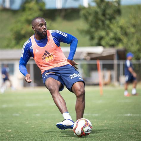 Com Incômodo Muscular Manoel Vira Desfalque Do Cruzeiro Para Estreia
