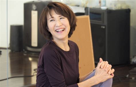 「肩甲骨ヨガ」の考案者、峯岸道子先生の魅力 全国のヨガ資格講座・指導者養成講座 ヨガジェネレーション Yogageneration