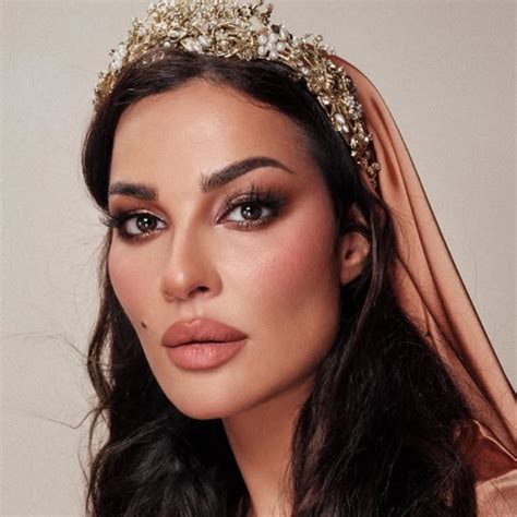 Hia Magazine تعلّمي من ناديننجيم إطلالة مكياج رمضاني متوهج خطوة