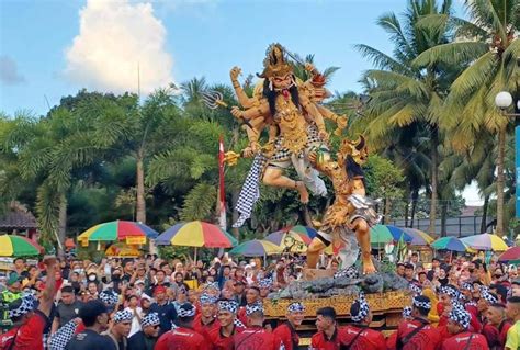 FOTO Kembali Digelar Parade Budaya Pukau Ribuan Warga Jember