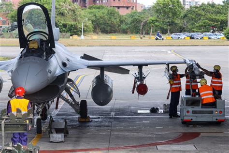 空軍花蓮基地 F 16v秀魚叉反艦飛彈潛力掛載國防 僑務電子報