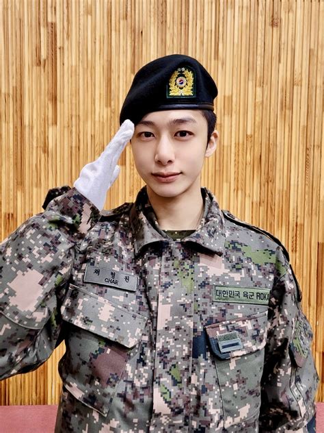 아이돌 이슈 오늘 3사단 백골부대 신병교육대 훈련병 수료식한 몬스타엑스 형원 상도 받았다고 함