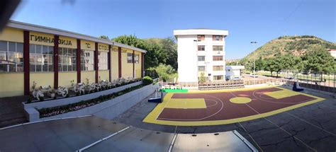 ПОЛИЦИЈАТА Е ВО ГИМНАЗИЈАТА Драма во средно училиште во Македонија Breaking News Macedonia