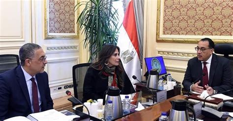 رئيس الوزراء يتابع مع الرئيس التنفيذي للهيئة العامة للاستثمار والمناطق