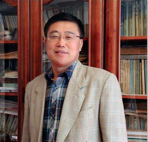 著名花鳥畫家荊桂秋先生當選第六屆黑龍江省美術家協會副主席 每日頭條