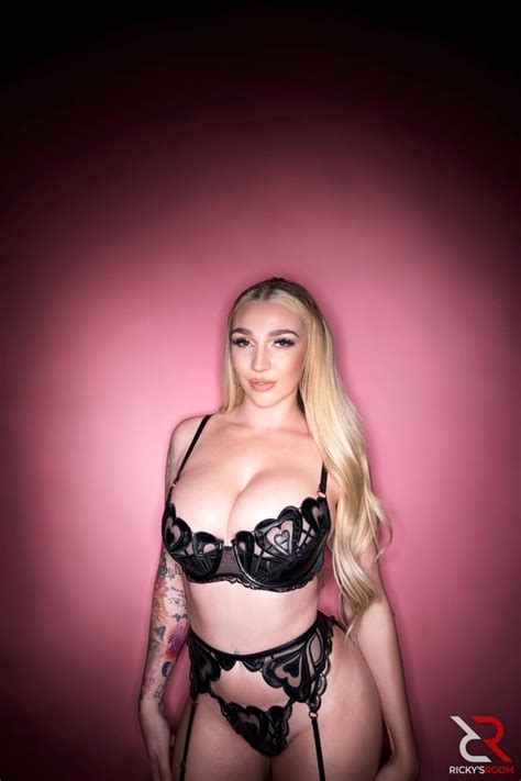 Kendra Sunderland R Kendrasunderlandworld