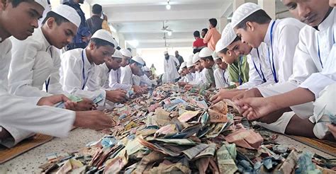 পাগলা মসজিদের ৯ দানবাক্সে মিললো ২৩ বস্তা টাকা চলছে গণনা