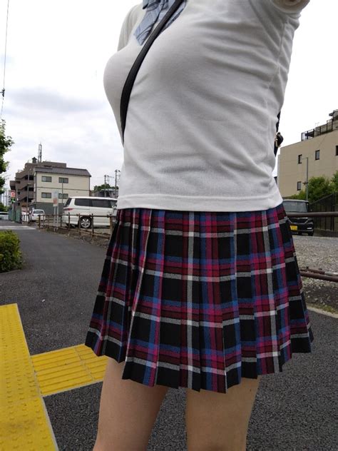 ミニスカートでノーパンお出かけ やっちゃんの秘密の部屋