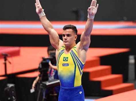 Caio Souza lidera Mundial mas cai no último aparelho e fica sem medalha Mais Goiás
