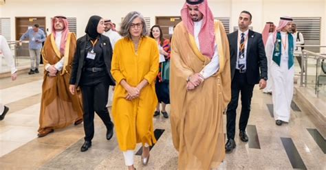 ابن عياف يلتقي المديرة التنفيذية لبرنامج الأمم المتحدة للمستوطنات البشرية